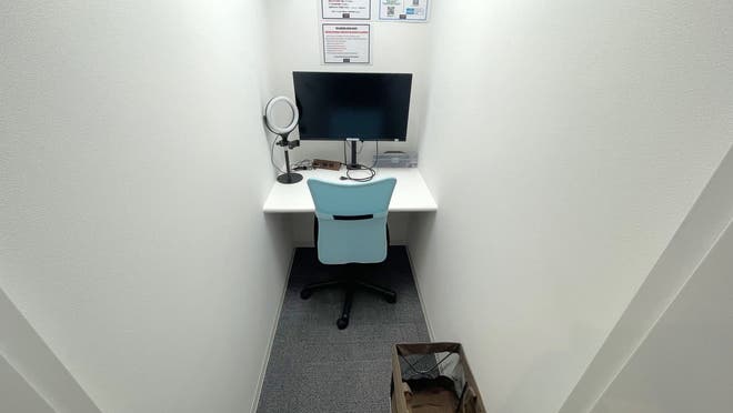 408号室💺【上野駅前】1名個室🌟電源⚡Wi-Fi🛜 27インチモニター🖥️WEB会議☎️面接/勉強🖋充電器有り📱 トイレ綺麗💕の写真3