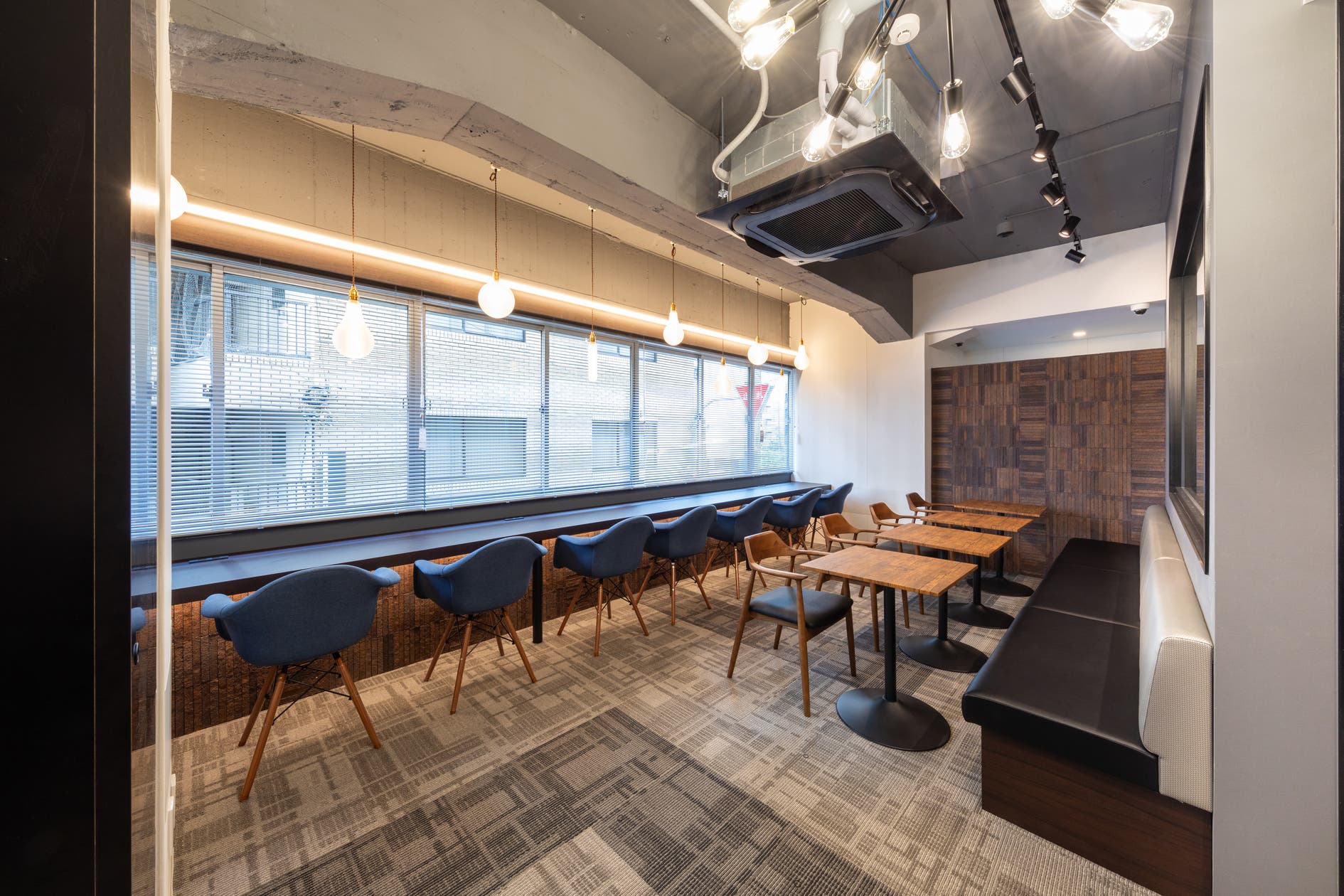 オープン席💺【上野駅前】コワーキングラウンジ 🌟電源⚡Wi-Fi🛜 リモートワーク/勉強/作業　トイレも綺麗💕の写真1