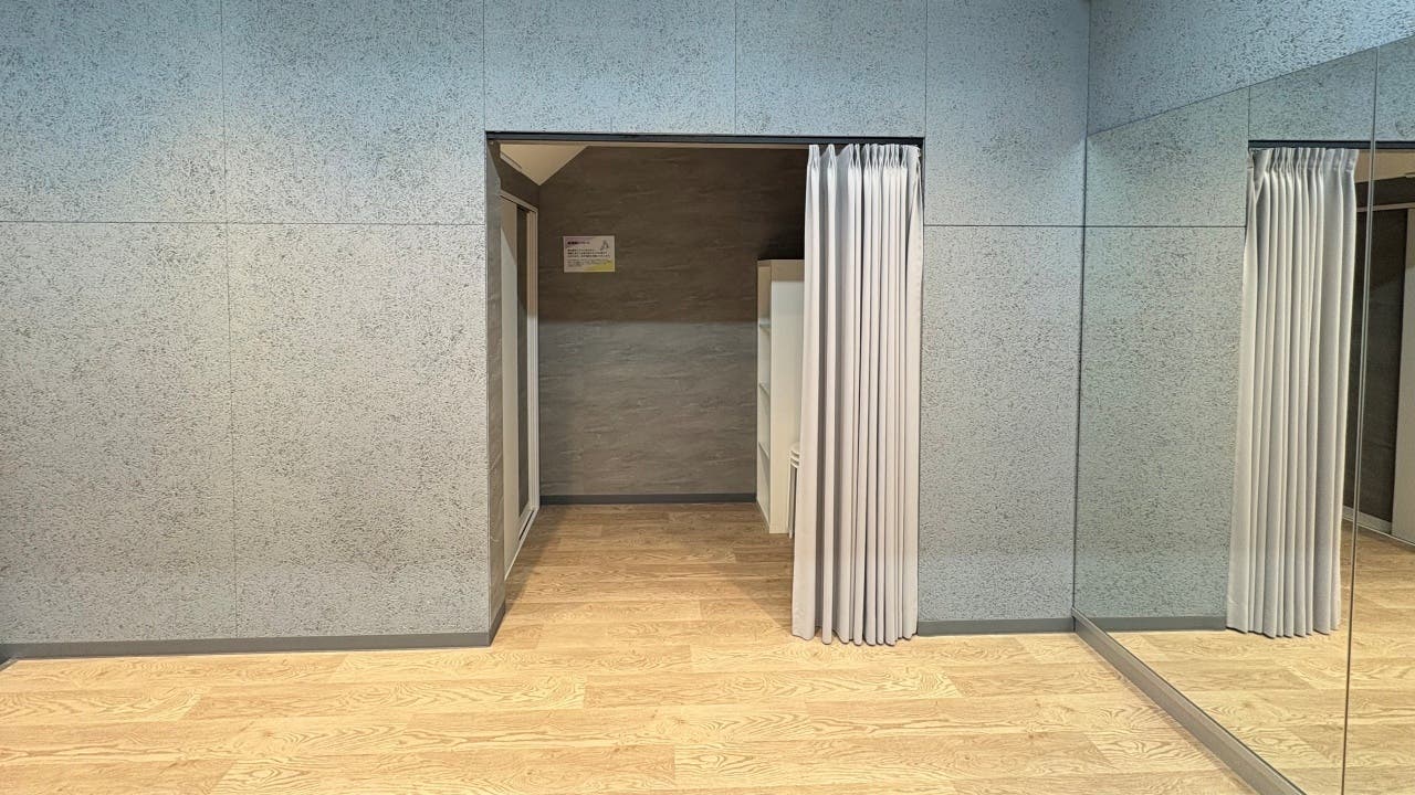 【スタジオ２】青葉台駅4分／広さ17.3㎡、鏡幅4.7m／レンタルスタジオ／個人練習や少人数レッスンに最適の写真4