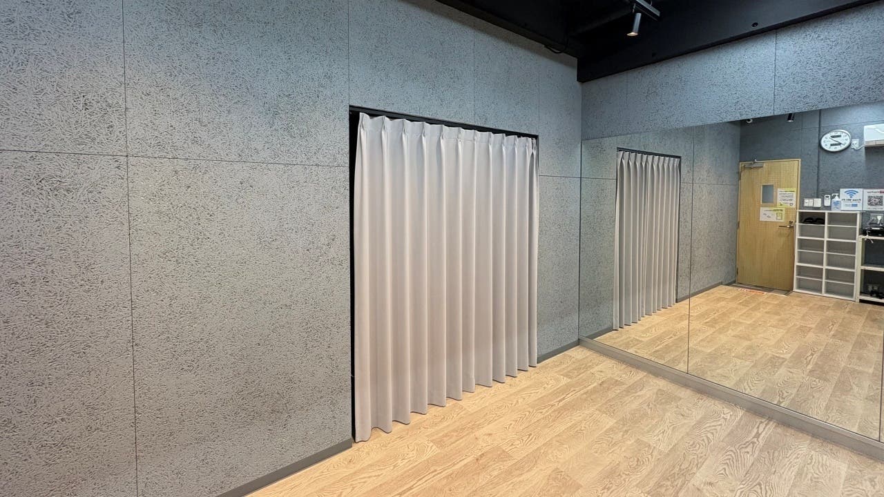 【スタジオ２】青葉台駅4分／広さ17.3㎡、鏡幅4.7m／レンタルスタジオ／個人練習や少人数レッスンに最適の写真5
