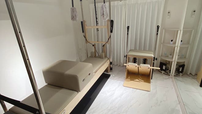 【二子新地・二子玉川駅×マシンピラティスレンタルスタジオ】駅近 備品充実 白基調 清潔感のあるプライベートスタジオの写真1