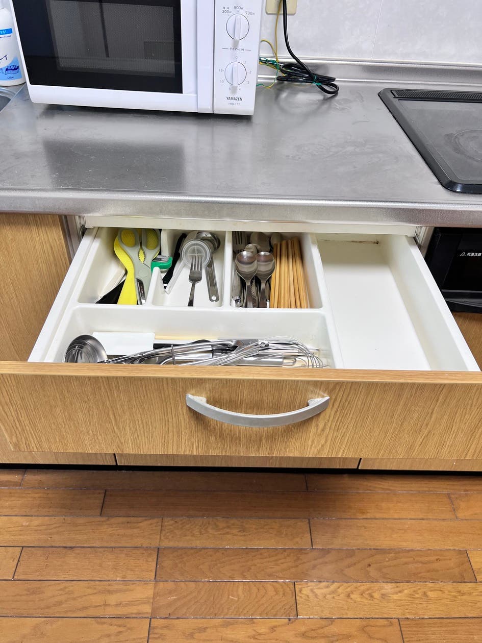 【子ども用備品が充実】アンティークドアと緑の外壁がかわいい古民家モダンな路面の広々土間スペース！の写真18