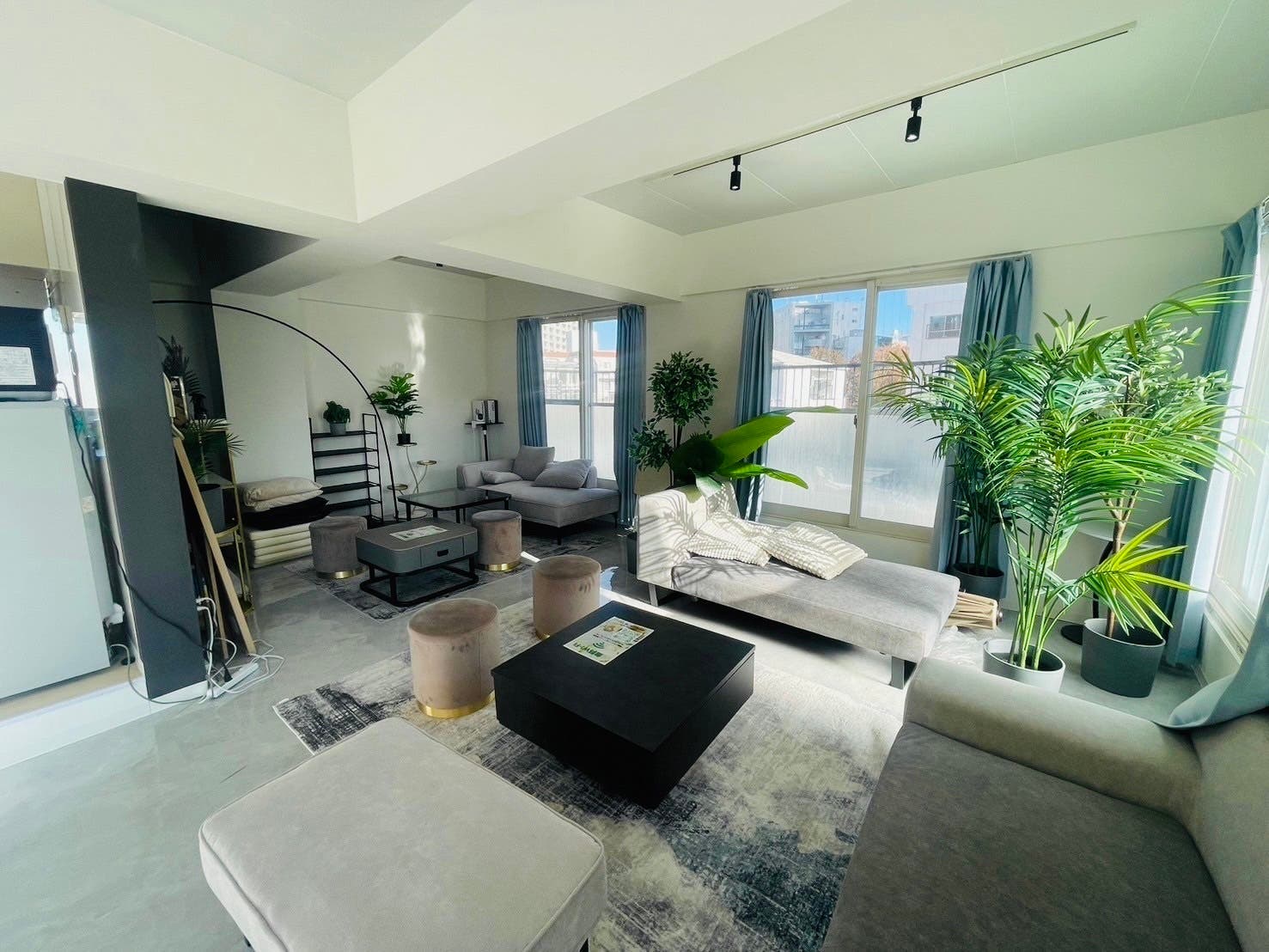 【池袋駅 徒歩5分】自然光×白背景｜リール撮影・YouTube撮影🎥ロケ・スタジオ撮影📸ポートレート、商品撮影🍃コスプレ◎の写真14