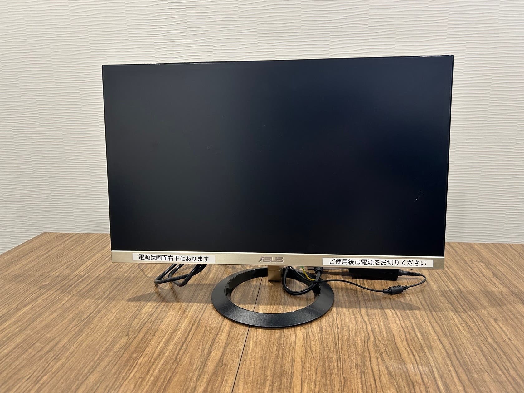 403【新横浜駅5分】4名着席/モニター有/広い個室と大きな机で快適/商談/セミナー/WEB会議/面接/駅近の写真3