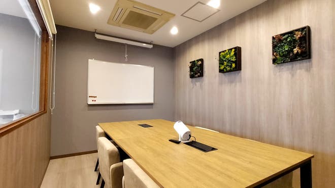 【カフェ風会議室】飲食物持込OK、ゴミ処理無料✨コピー10枚,WiFi,プロジェクター無料🎥長時間利用はドリンクサービス有🥤の写真1