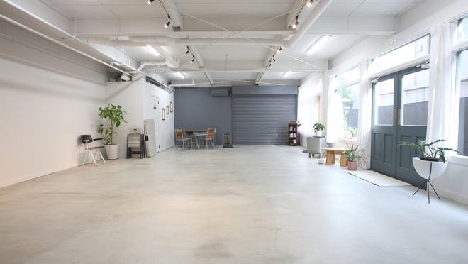 路面店/店舗風など撮影は勿論、展示会やイベント/車の乗入れも可。ドラマ等長期も対応の写真1