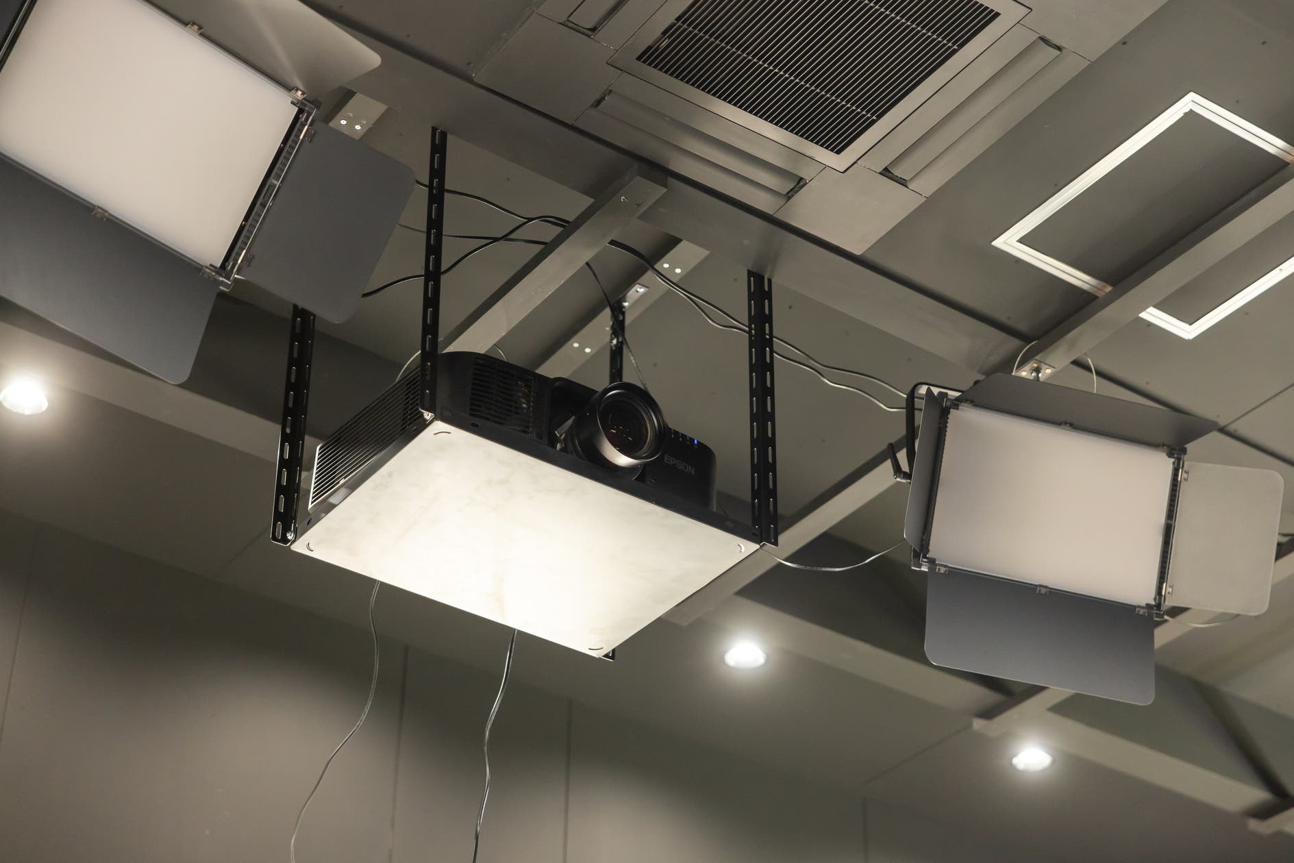 プロジェクターの画像1