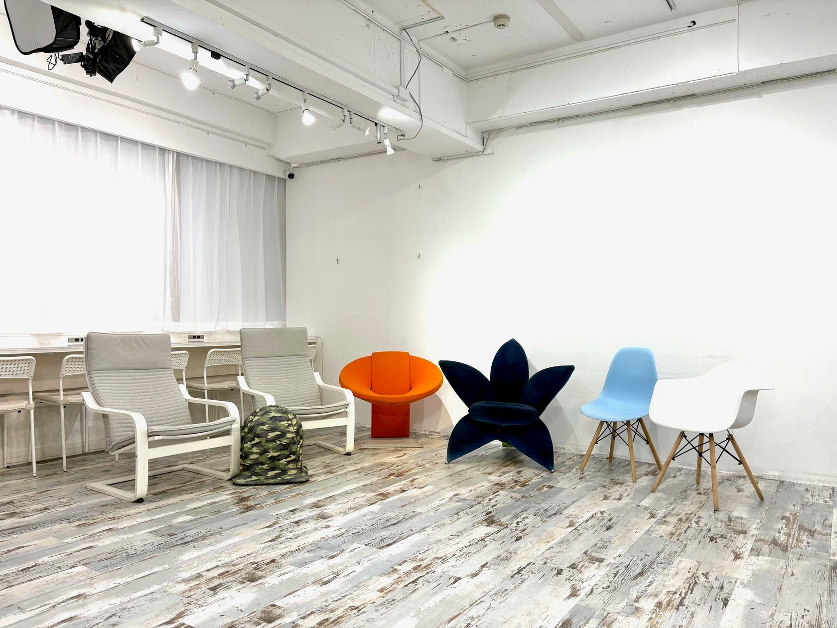 クリスマスOK🎄1号店 窓5m自然光◎｜新宿西口駅2分/JR新宿駅7分｜機材無料◎撮影スタジオ｜土足！エレベーター有｜90平米の写真15