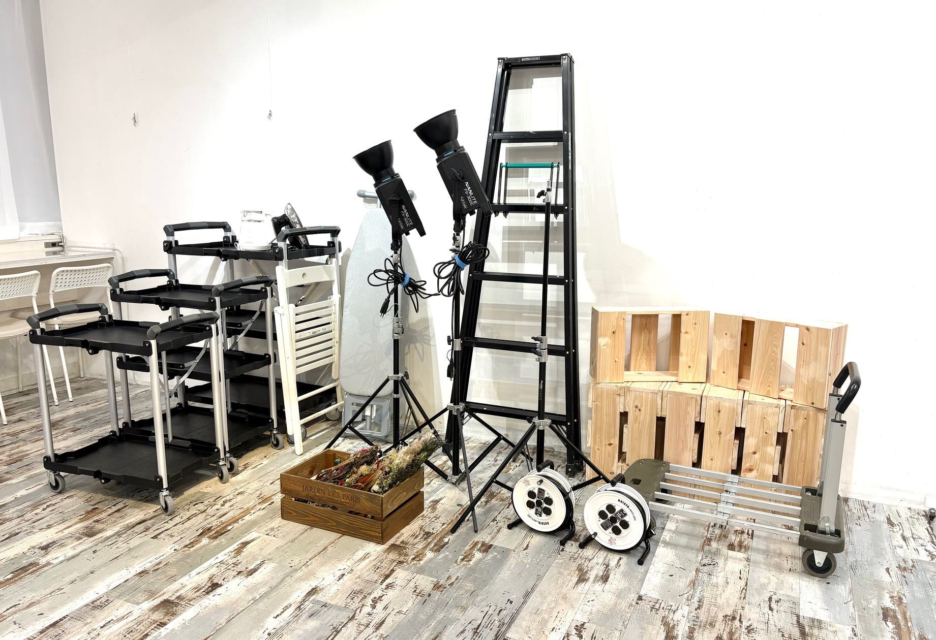 クリスマスOK🎄1号店 窓5m自然光◎｜新宿西口駅2分/JR新宿駅7分｜機材無料◎撮影スタジオ｜土足！エレベーター有｜90平米の写真9