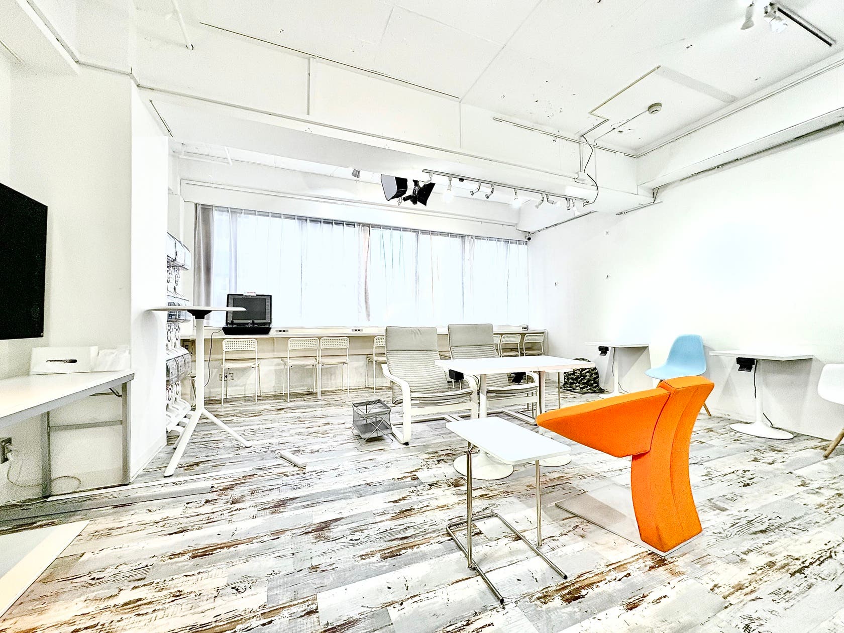 クリスマスOK🎄1号店 窓5m自然光◎｜新宿西口駅2分/JR新宿駅7分｜機材無料◎撮影スタジオ｜土足！エレベーター有｜90平米の写真7