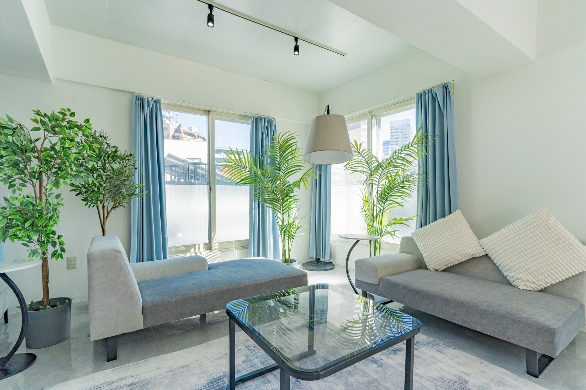 【池袋駅 徒歩5分】自然光×白背景｜リール撮影・YouTube撮影🎥ロケ・スタジオ撮影📸ポートレート、商品撮影🍃コスプレ◎の写真17