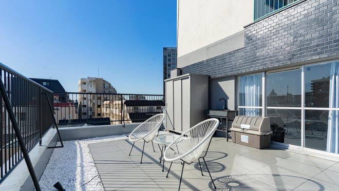 【池袋駅 徒歩5分】自然光×白背景|リール撮影・YouTube撮影🎥ロケ・スタジオ撮影📸ポートレート、商品撮影🍃コスプレ◎の写真6