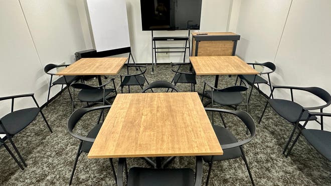 【地下1階】早稲田駅徒歩3分の貸会議室(11人以上)の写真14