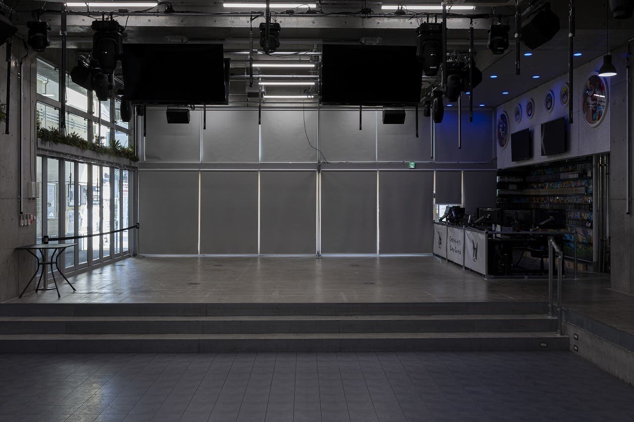 ～フォーマルな研修やセミナーから煌びやかな宴会まで、一気通貫で開催できる「駅前」＆「ハイブリッド」なイベントホール。の写真11