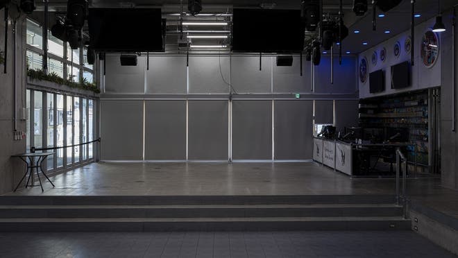 ~フォーマルな研修やセミナーから煌びやかな宴会まで、一気通貫で開催できる「駅前」&「ハイブリッド」なイベントホール。の写真11