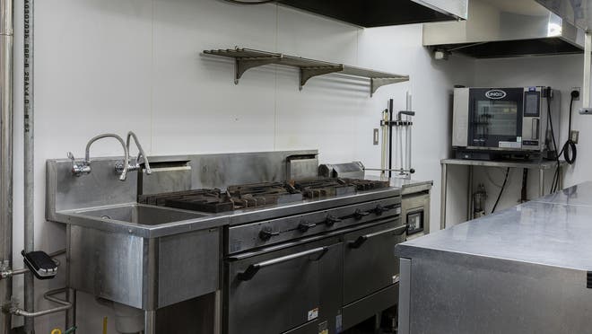 ~フォーマルな研修やセミナーから煌びやかな宴会まで、一気通貫で開催できる「駅前」&「ハイブリッド」なイベントホール。の写真28