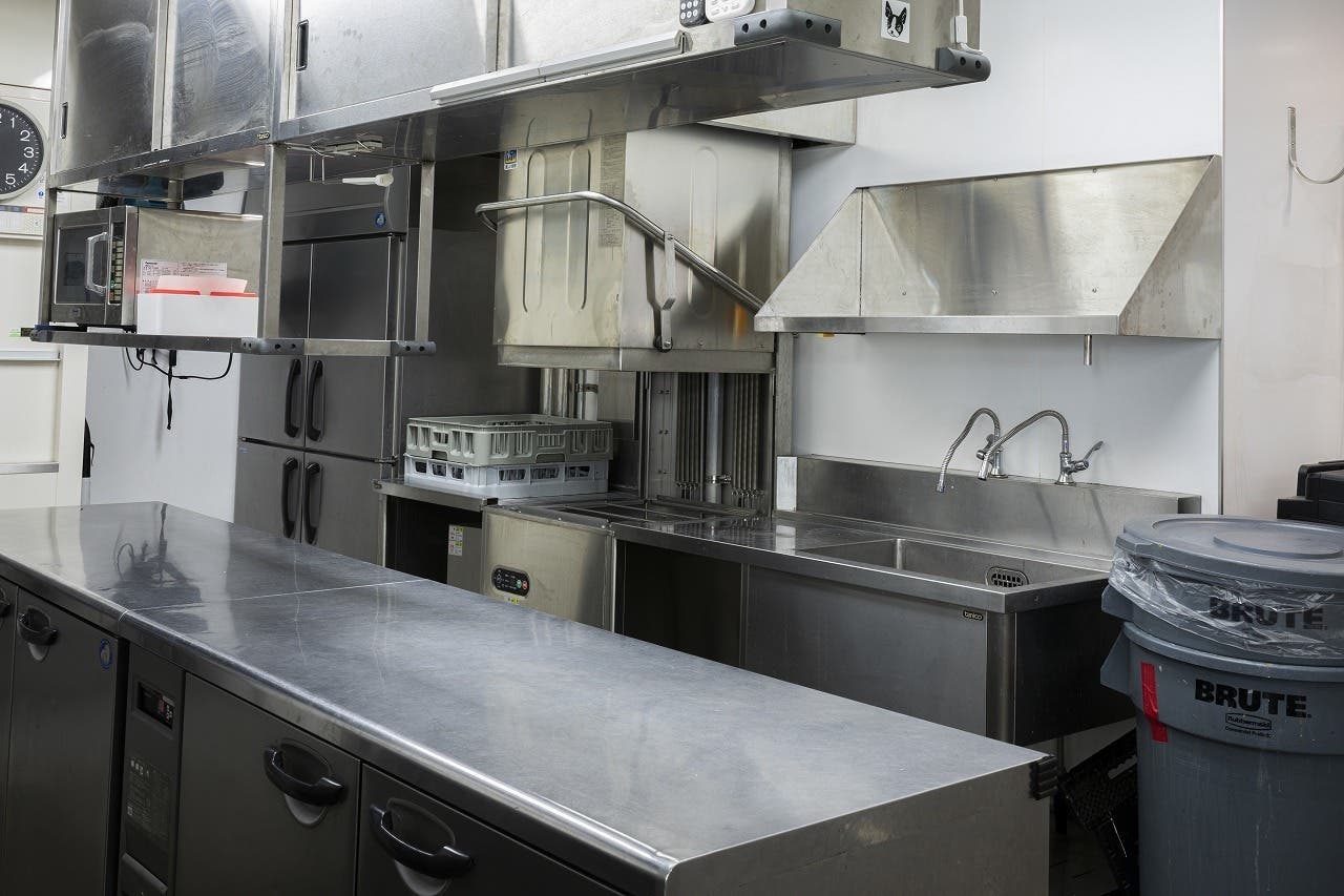 ～フォーマルな研修やセミナーから煌びやかな宴会まで、一気通貫で開催できる「駅前」＆「ハイブリッド」なイベントホール。の写真26