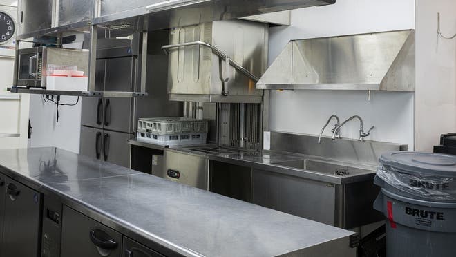 ~フォーマルな研修やセミナーから煌びやかな宴会まで、一気通貫で開催できる「駅前」&「ハイブリッド」なイベントホール。の写真26