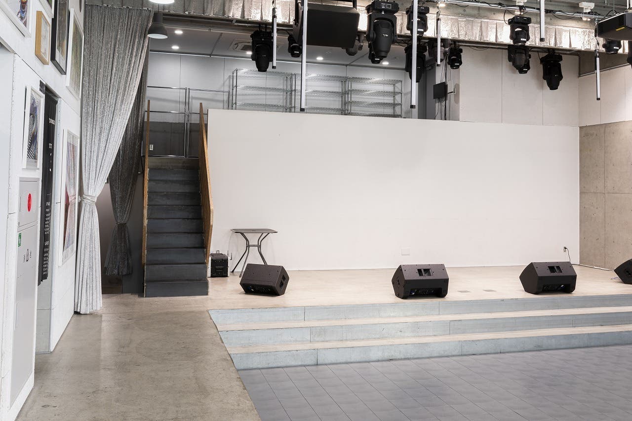 ～フォーマルな研修やセミナーから煌びやかな宴会まで、一気通貫で開催できる「駅前」＆「ハイブリッド」なイベントホール。の写真12