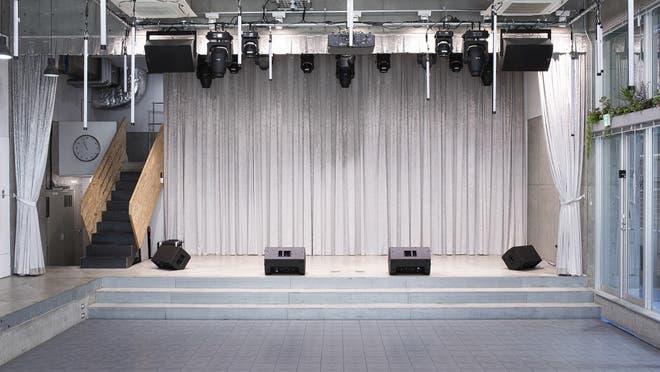 ~フォーマルな研修やセミナーから煌びやかな宴会まで、一気通貫で開催できる「駅前」&「ハイブリッド」なイベントホール。の写真9