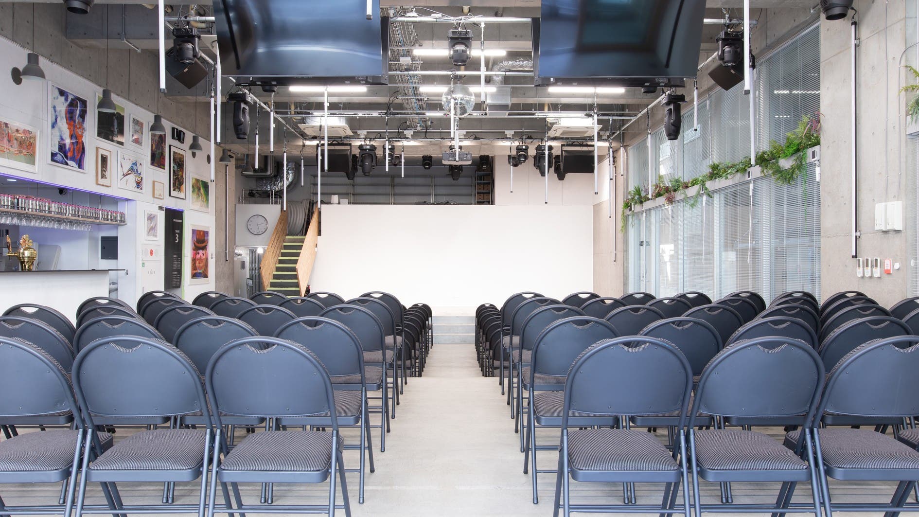 ～フォーマルな研修やセミナーから煌びやかな宴会まで、一気通貫で開催できる「駅前」＆「ハイブリッド」なイベントホール。の写真14