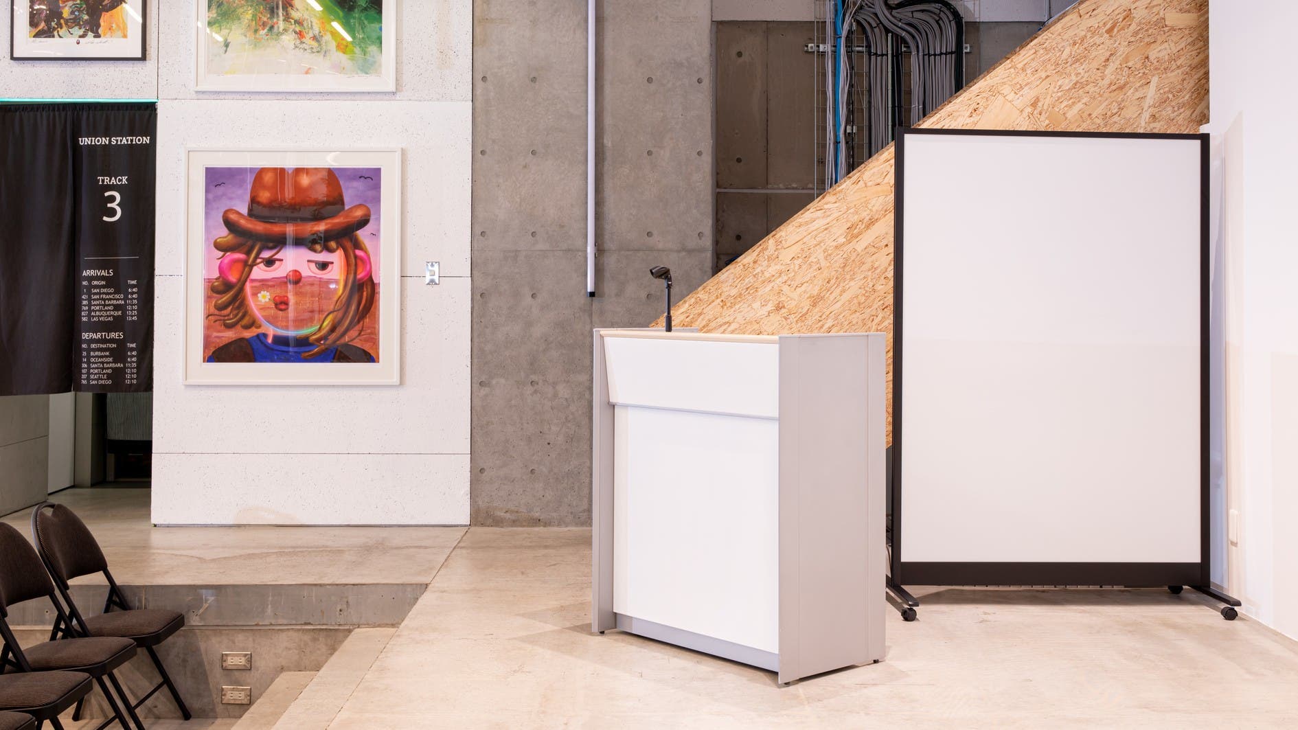 ～フォーマルな研修やセミナーから煌びやかな宴会まで、一気通貫で開催できる「駅前」＆「ハイブリッド」なイベントホール。の写真18