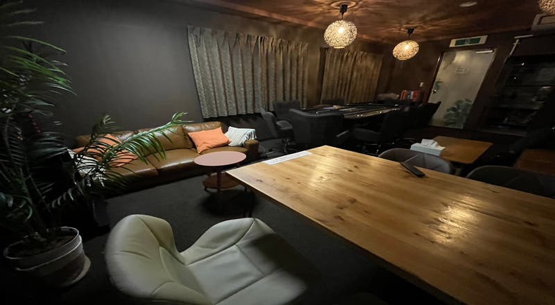 【FAMILYPOT 飯田橋店】駅徒歩5分 本格ポーカーテーブル、カラオケ、ダーツ、シーシャもあるパーティ向けバリ風スペース