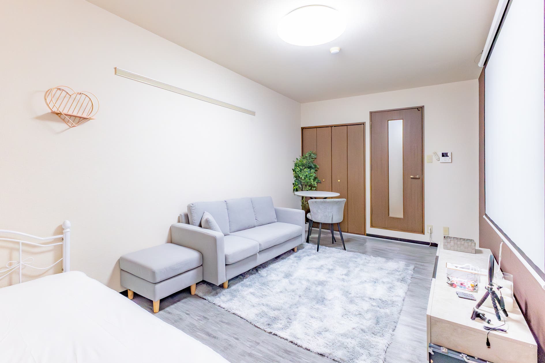 【オープン記念🉐今だけ🈹半額 🉐なんば駅目の前】🚶推し活🫶VOD見放題🎬誕生日会🍰大人気ルーム🎮の写真15