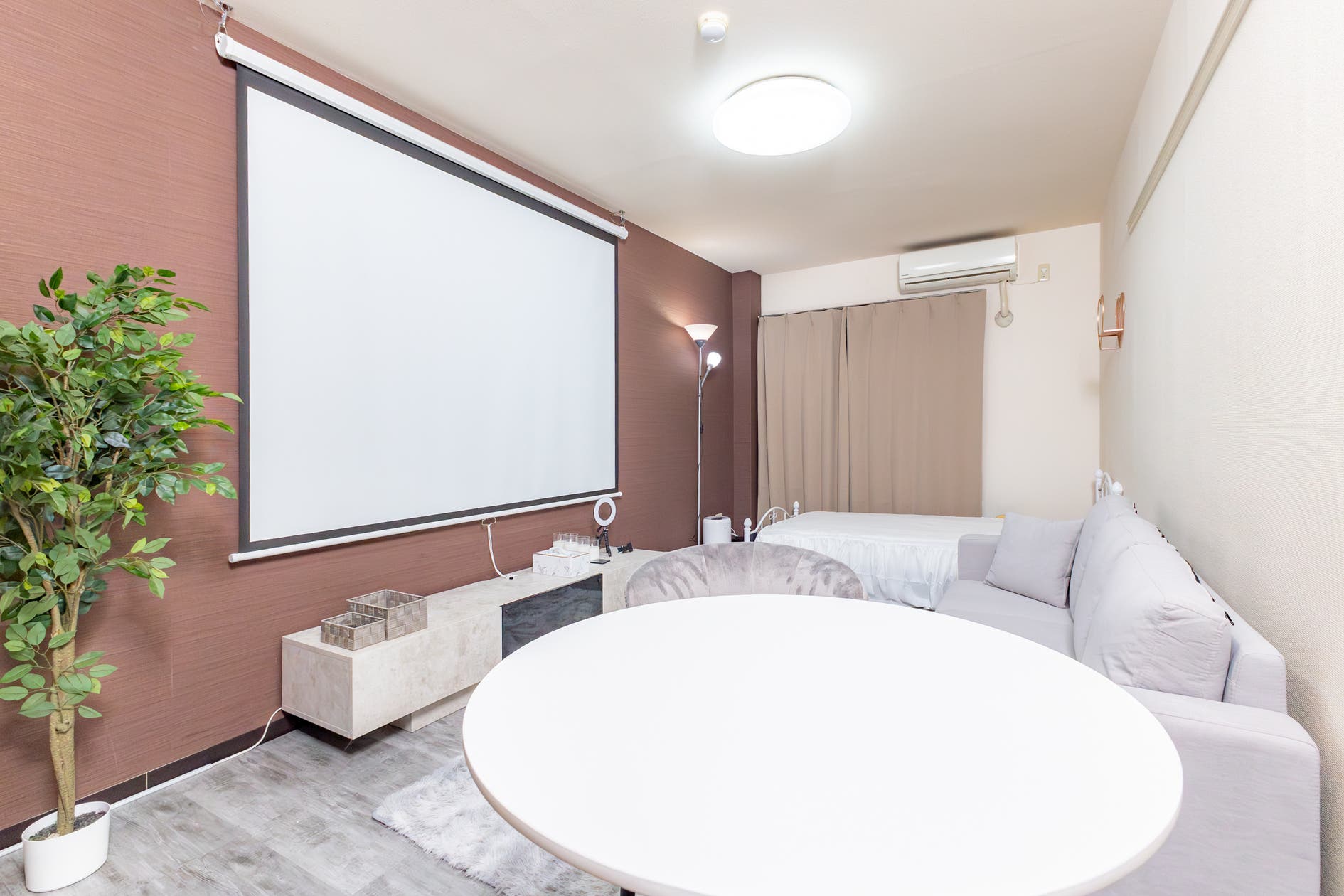 【オープン記念🉐今だけ🈹半額 🉐なんば駅目の前】🚶推し活🫶VOD見放題🎬誕生日会🍰大人気ルーム🎮の写真16