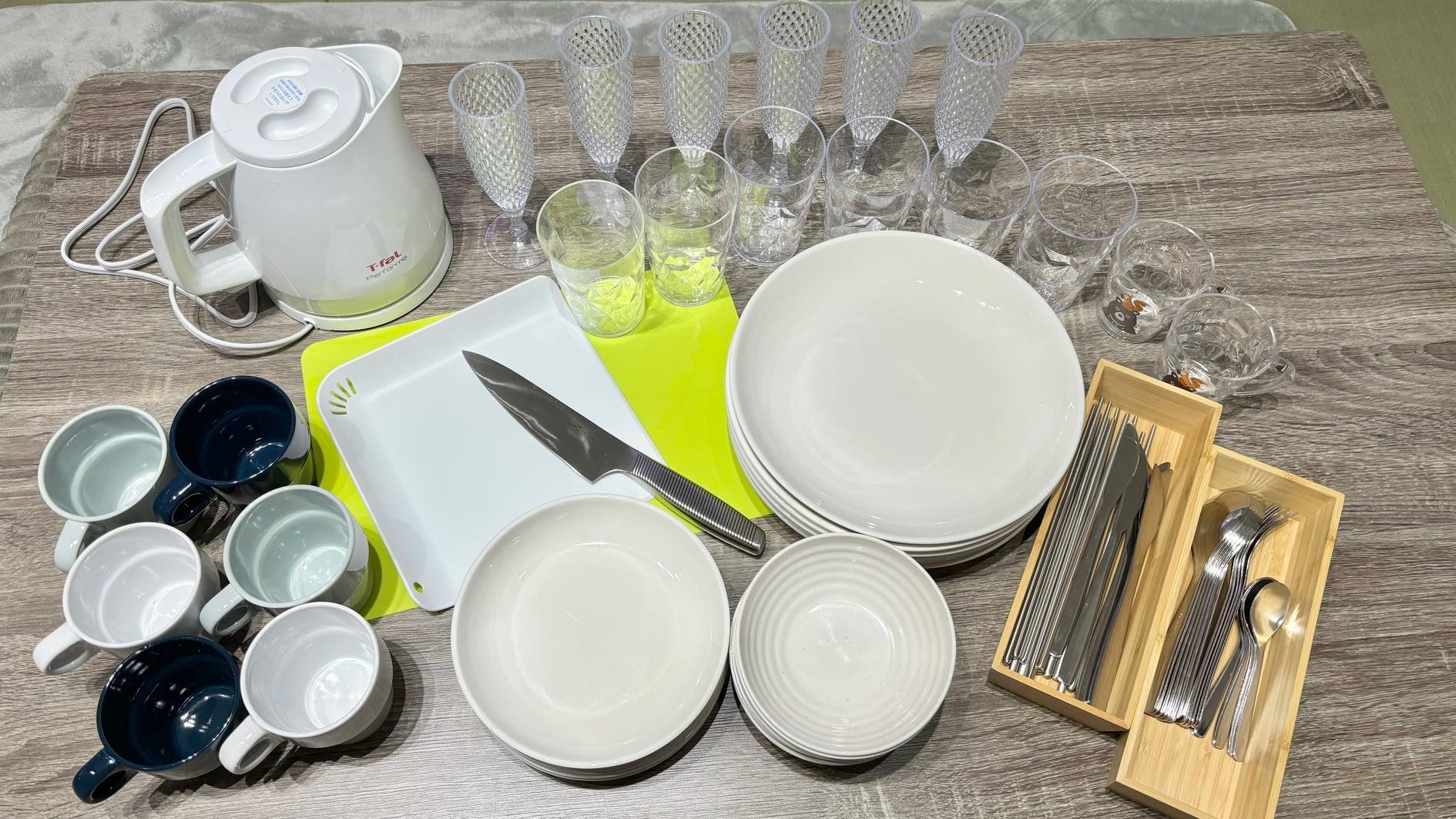 1時間から利用🉑新大阪駅スグ🚶‍♂️落ち着く「たたみ」のお部屋🌟80㌅大画面🎬高画質プロジェクター📸ドルビー音質♬の写真9