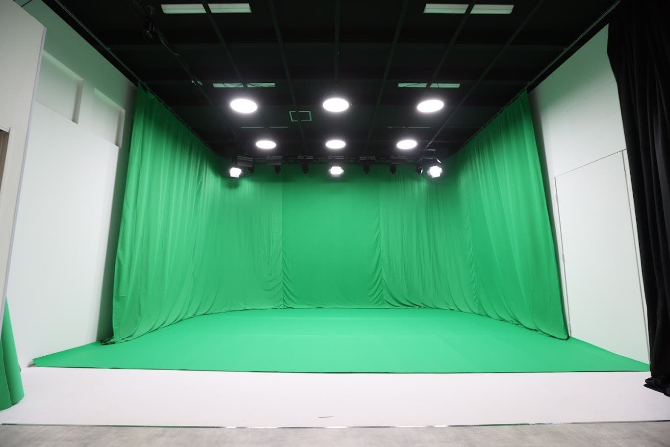3面 グリーンクロマキーの画像2
