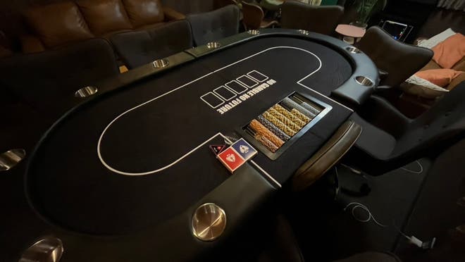 【FAMILYPOT 飯田橋店】駅徒歩5分 本格ポーカーテーブル、カラオケ、ダーツ、シーシャもあるパーティ向けバリ風スペースの写真6