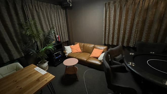 【FAMILYPOT 飯田橋店】駅徒歩5分 本格ポーカーテーブル、カラオケ、ダーツ、シーシャもあるパーティ向けバリ風スペースの写真4