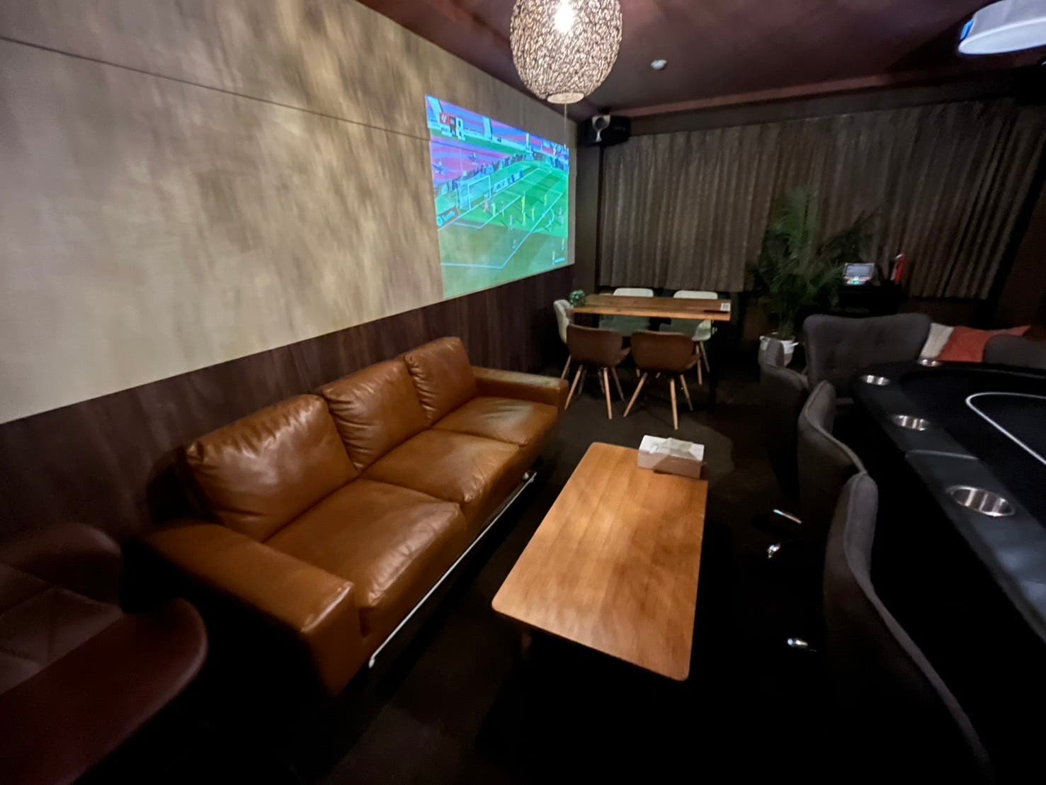 【FAMILYPOT 飯田橋店】駅徒歩5分 本格ポーカーテーブル、カラオケ、ダーツ、シーシャもあるパーティ向けバリ風スペースの写真5