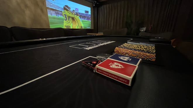 【FAMILYPOT 飯田橋店】駅徒歩5分 本格ポーカーテーブル、カラオケ、ダーツ、シーシャもあるパーティ向けバリ風スペースの写真3