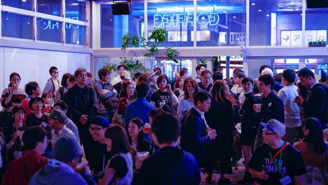 ~フォーマルな研修やセミナーから煌びやかな宴会まで、一気通貫で開催できる「駅前」&「ハイブリッド」なイベントホール。の写真1