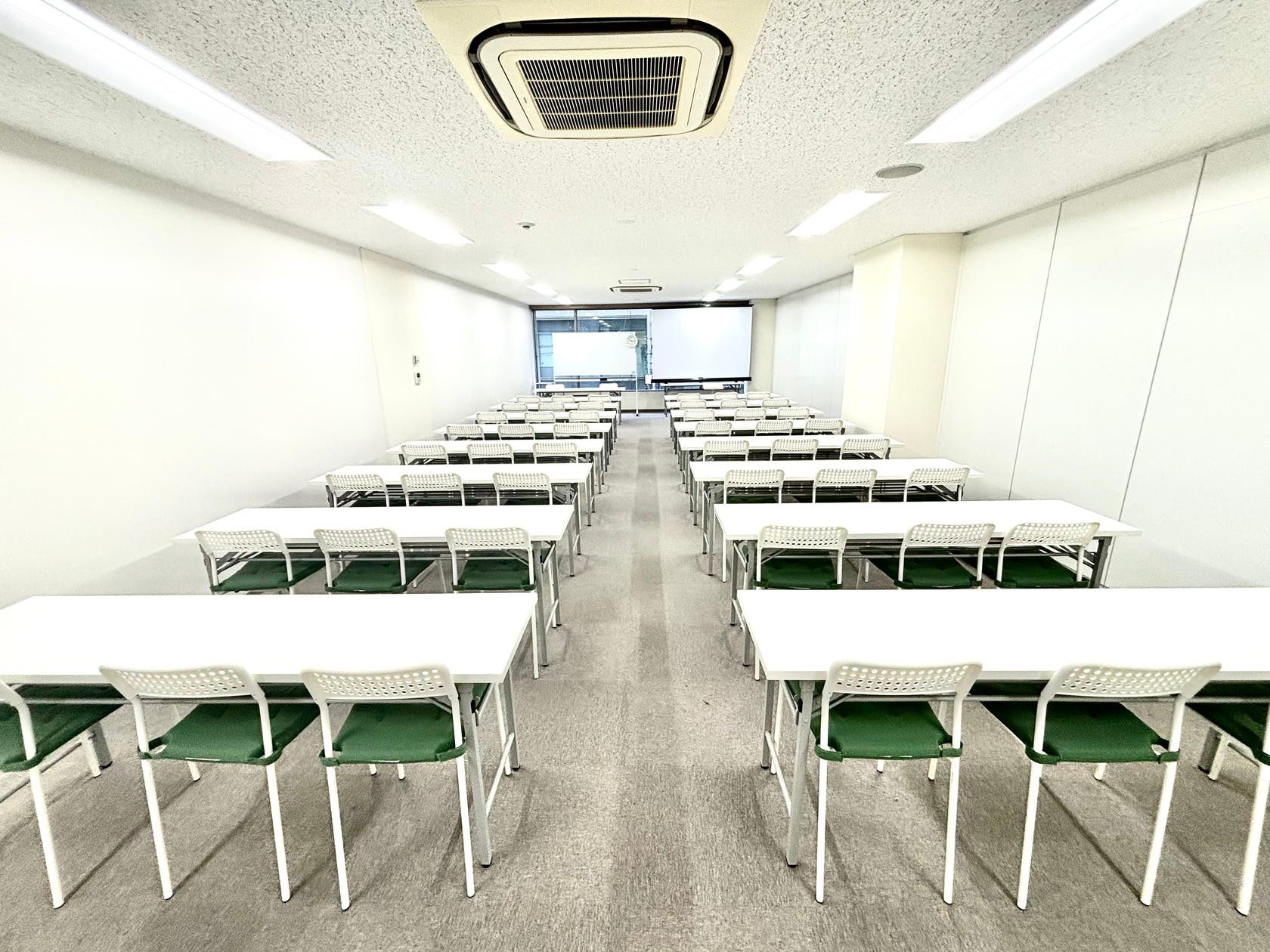 【仙台駅から徒歩4分】仙台あおば通り333店　C会議室【マイク・プロジェクター・モニターなど設備豊富】の写真1