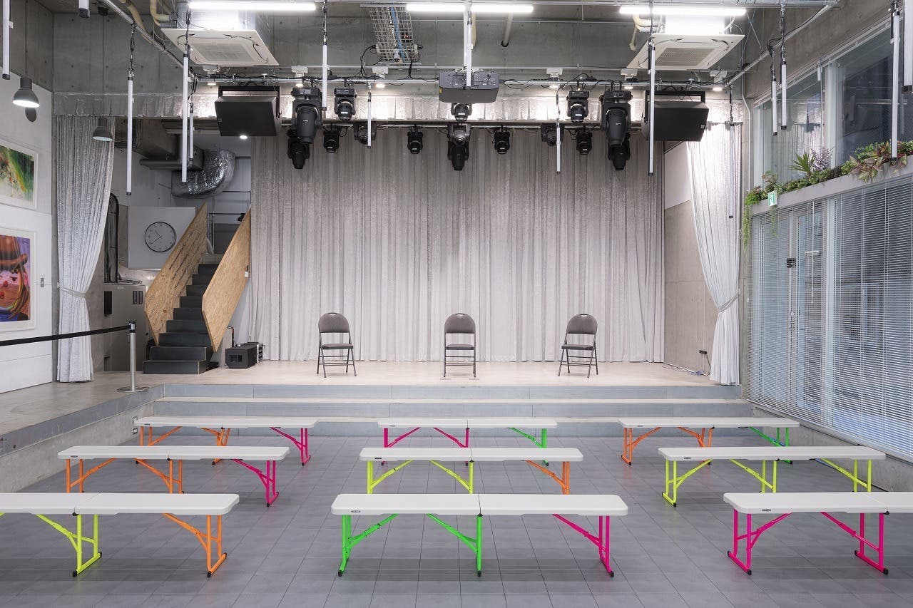 ～フォーマルな研修やセミナーから煌びやかな宴会まで、一気通貫で開催できる「駅前」＆「ハイブリッド」なイベントホール。の写真17