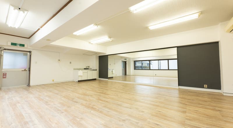 【新橋駅4分、内幸町駅1分】☆ジャンプOK☆ダンス・ヨガなどにおすすめ/1日1回スタッフ完全清掃のスタジオ