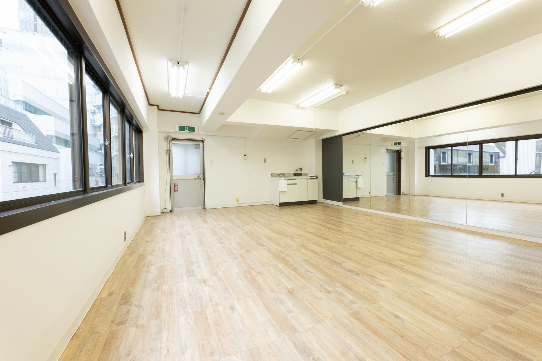 【新橋駅4分、内幸町駅1分】☆ジャンプOK☆ダンス・ヨガなどにおすすめ/1日1回スタッフ完全清掃のスタジオの写真4