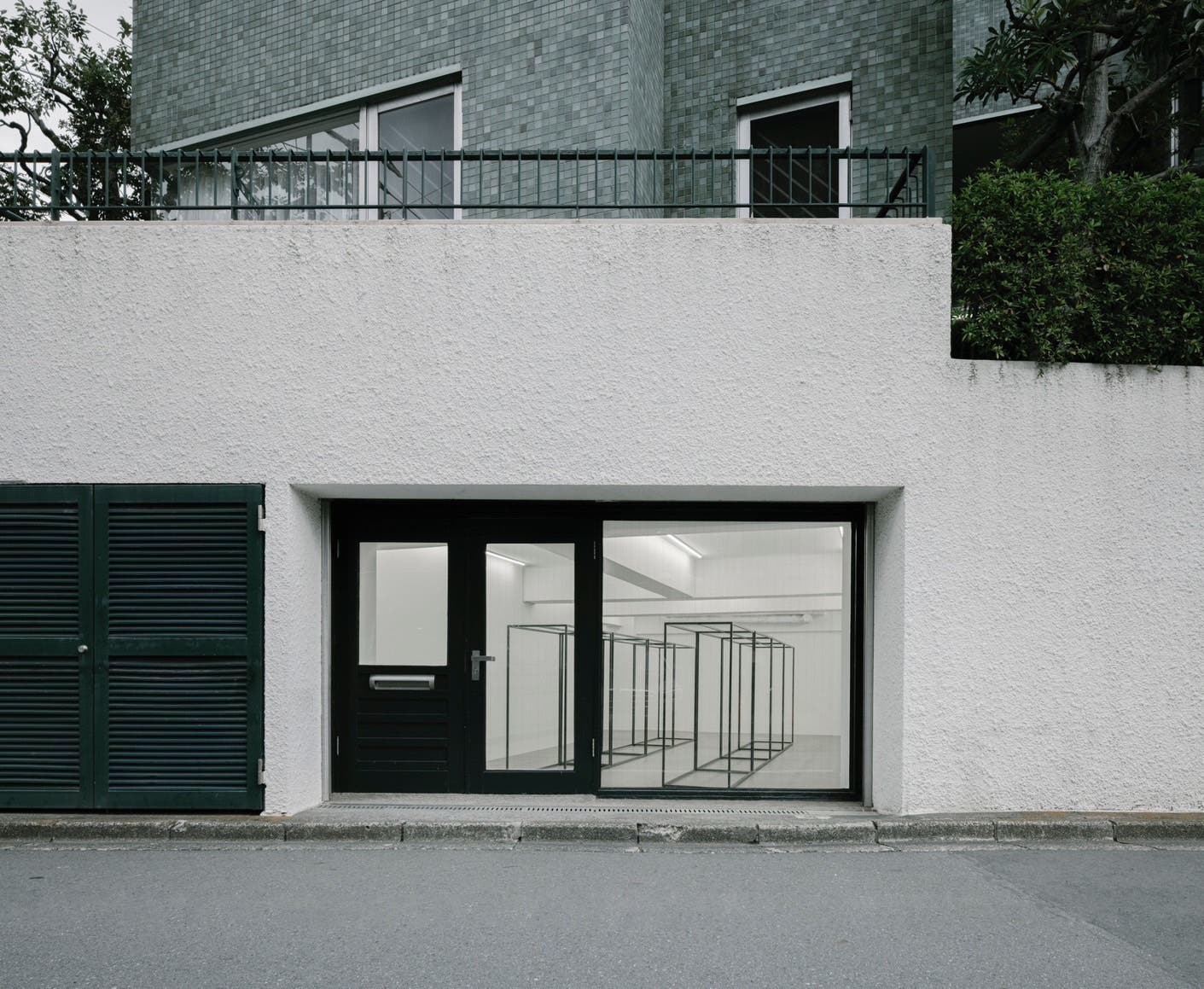 【明治神宮前/原宿駅5分】展示会やポップアップストアに最適な什器無料貸し出しの路面スペース、フォトスタジオやアート展示も利用可能の写真2