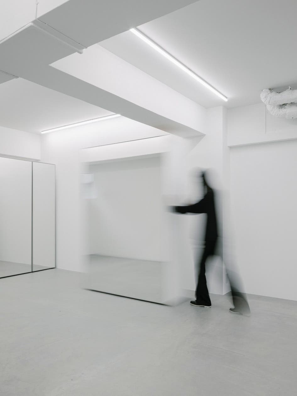 【明治神宮前/原宿駅5分】展示会やポップアップストアに最適な什器無料貸し出しの路面スペース、フォトスタジオやアート展示も利用可能の写真4