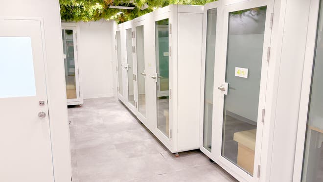 🌟大事な商談に最適🌟【東京駅徒歩5分|定員6名の商談ルーム|3PG】完全個室/無料Wi-Fi/電源/55inモニターの写真10