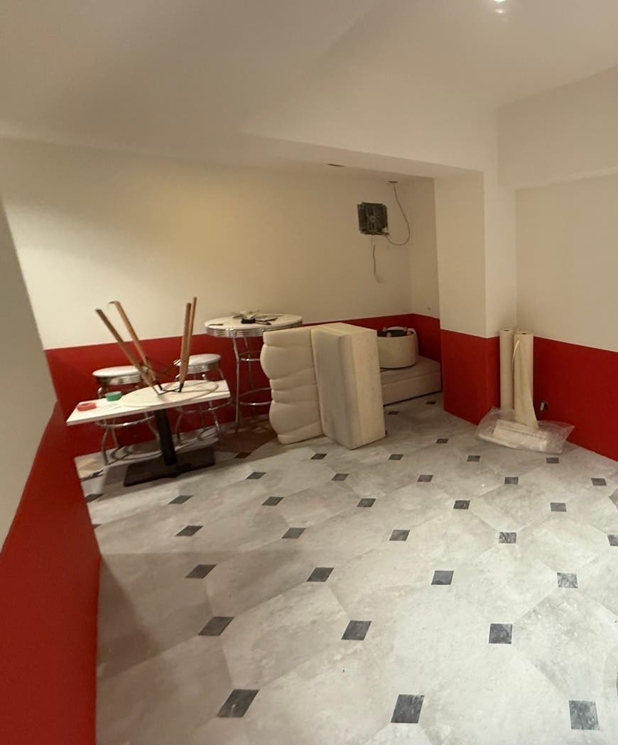 歌舞伎町ど真ん中！新築の18坪お洒落ホテル風カフェ！の写真1