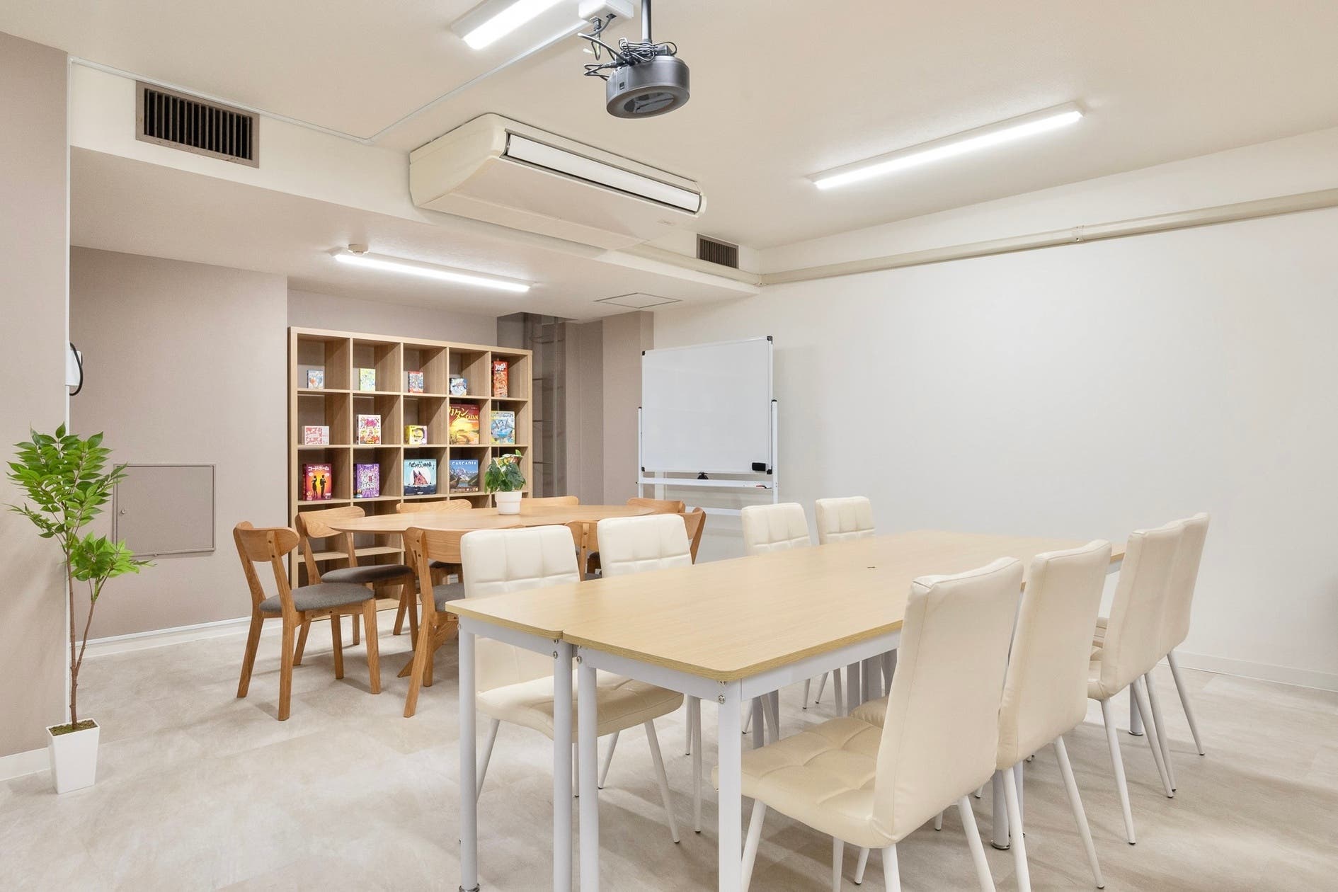 秋葉原駅3分岩本町駅1分🚃最大30名着席🎉30種類以上のボドゲ♪100㌅大型スクリーン🎬懇親会/イベント利用に🎤の写真9