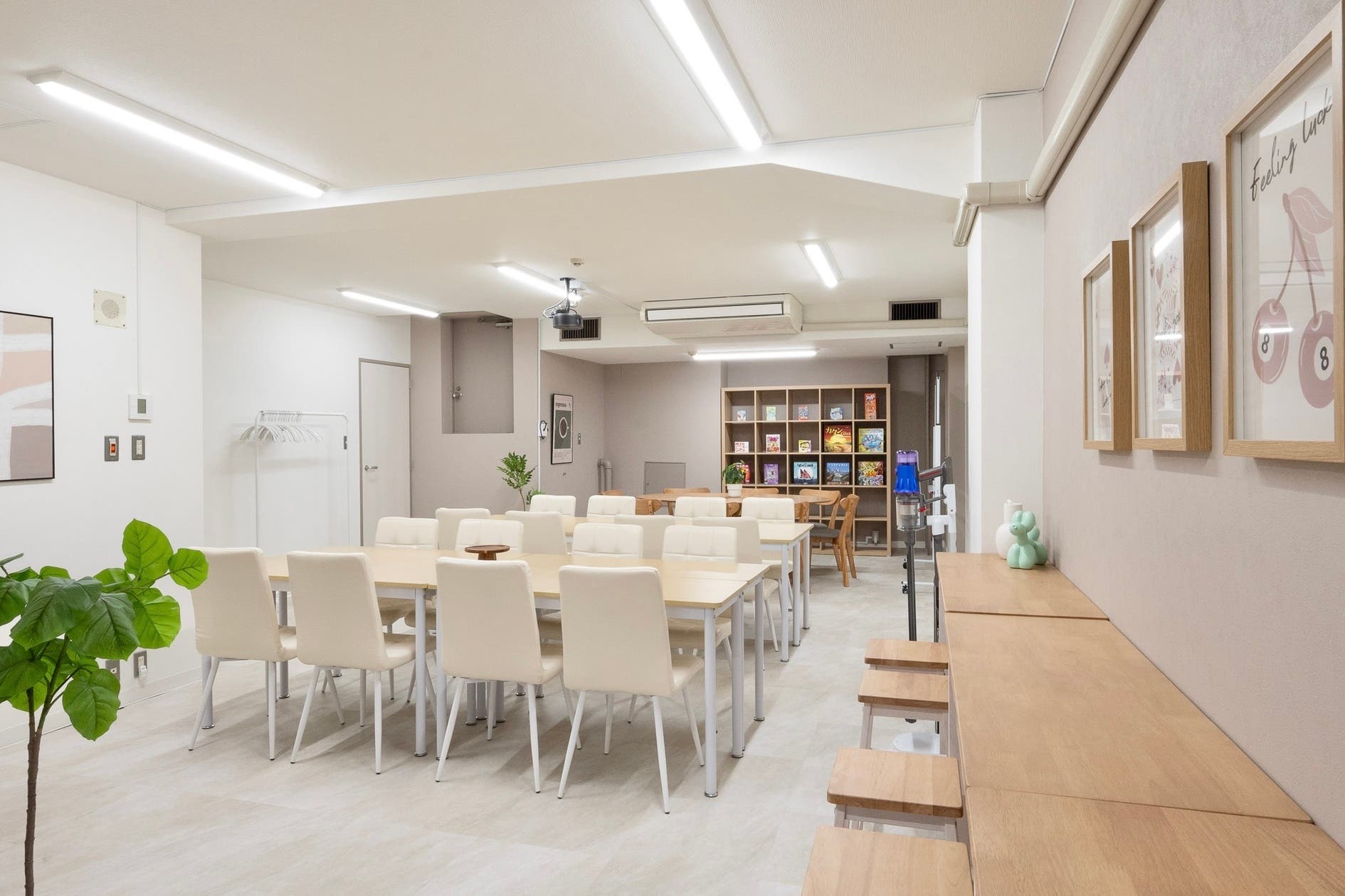 秋葉原駅3分岩本町駅1分🚃最大30名着席🎉30種類以上のボドゲ♪100㌅大型スクリーン🎬懇親会/イベント利用に🎤の写真10