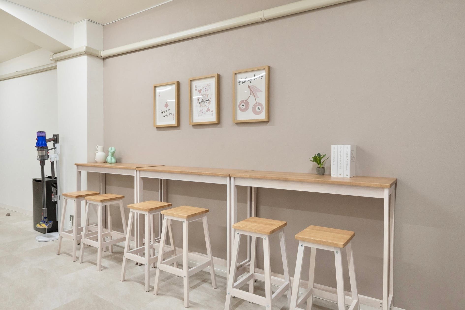 秋葉原駅3分岩本町駅1分🚃最大30名着席🎉30種類以上のボドゲ♪100㌅大型スクリーン🎬懇親会/イベント利用に🎤の写真8