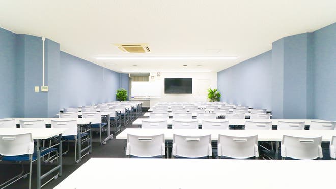 【梅田駅地下直結で最高の立地!大阪駅前第1ビル!80名】75型モニター・WiFi全て無料!ふれあい貸し会議室 梅田No128の写真1