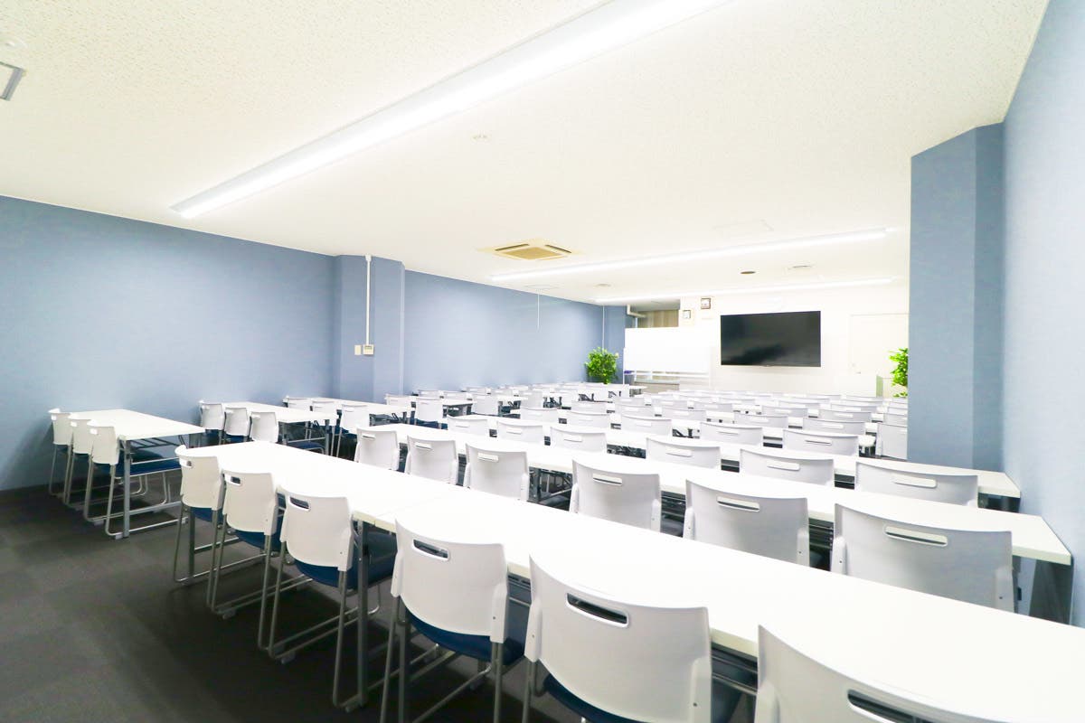 【梅田駅地下直結で最高の立地！大阪駅前第１ビル！80名】75型モニター・WiFi全て無料！ふれあい貸し会議室 梅田No128の写真2