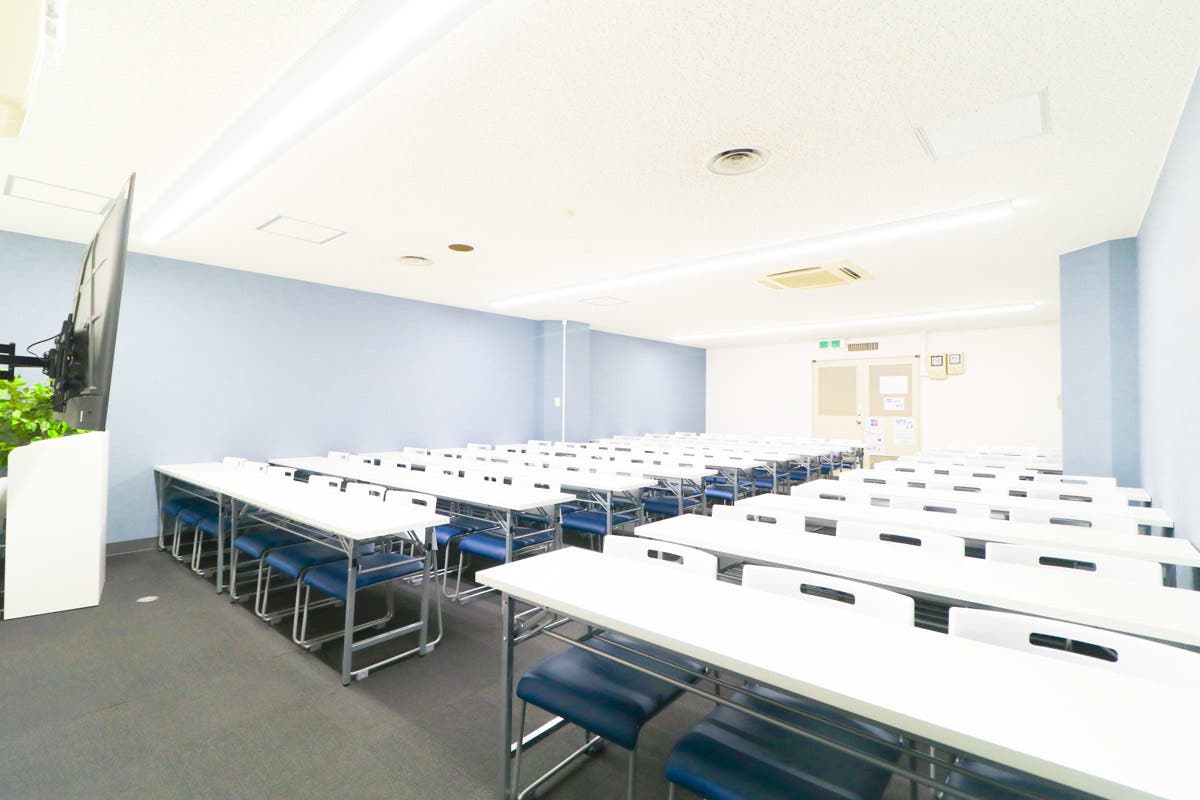 【梅田駅地下直結で最高の立地！大阪駅前第１ビル！80名】75型モニター・WiFi全て無料！ふれあい貸し会議室 梅田No128の写真4